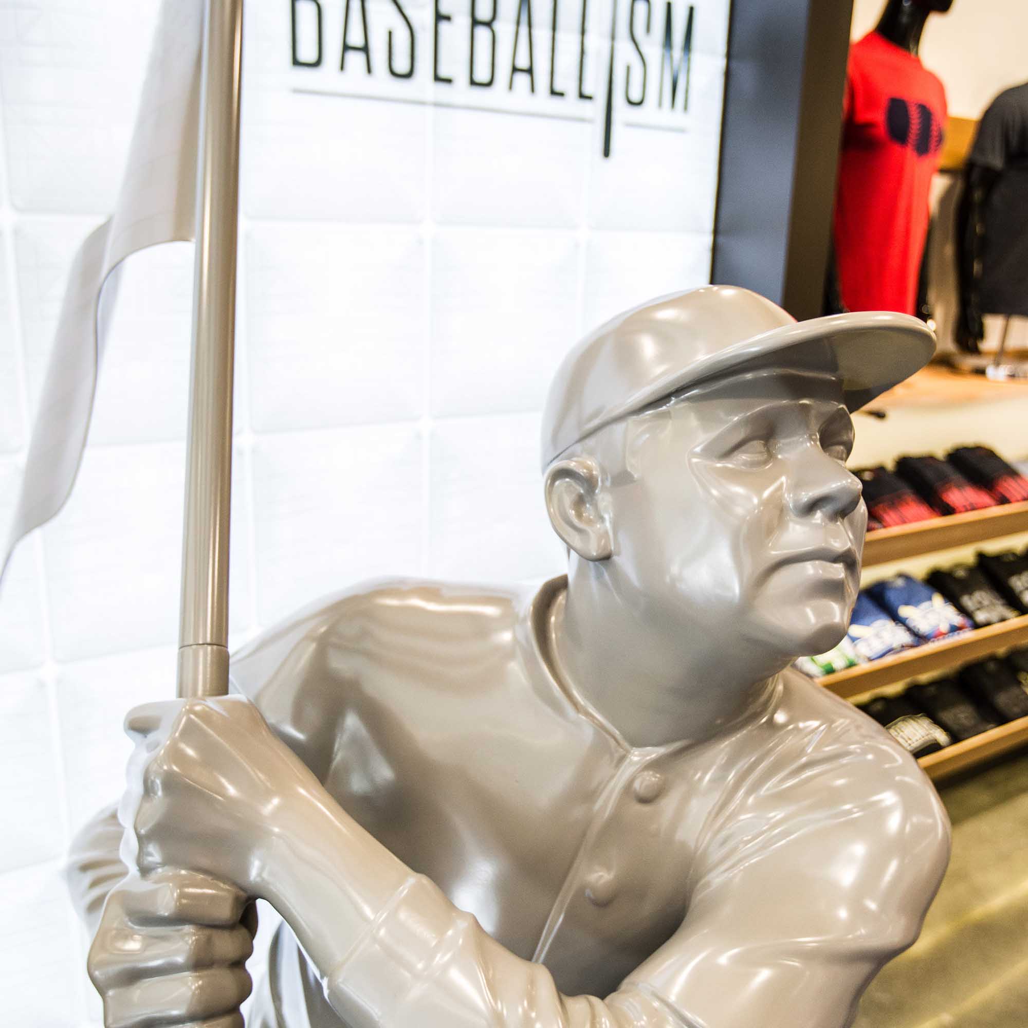 伝説の旗男の像 – Baseballism Online